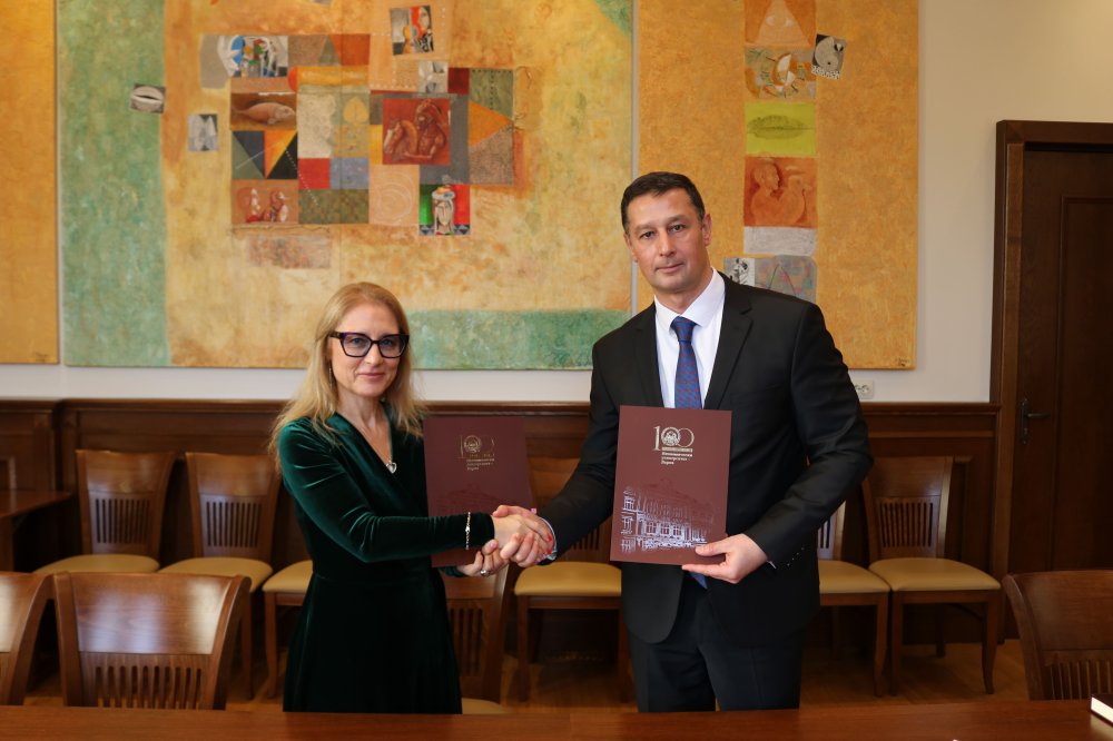 50 преносими компютъра дари „Джуниър Ачийвмънт България“ (JA Bulgaria ...